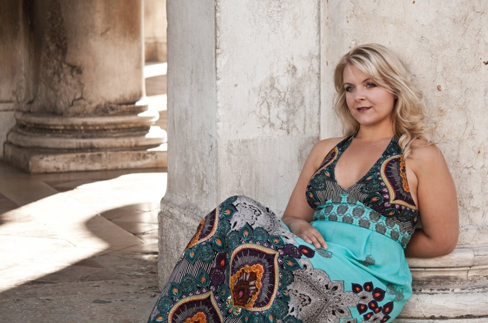 Rebecca Newman – Crossover Music Magazine